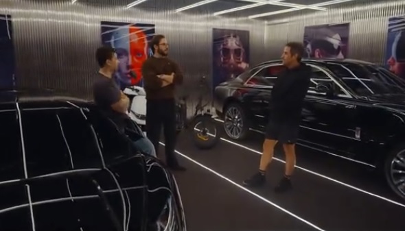 Carlinhos Maia abre mansão e mostra coleção de carros de luxo: 'realizado'