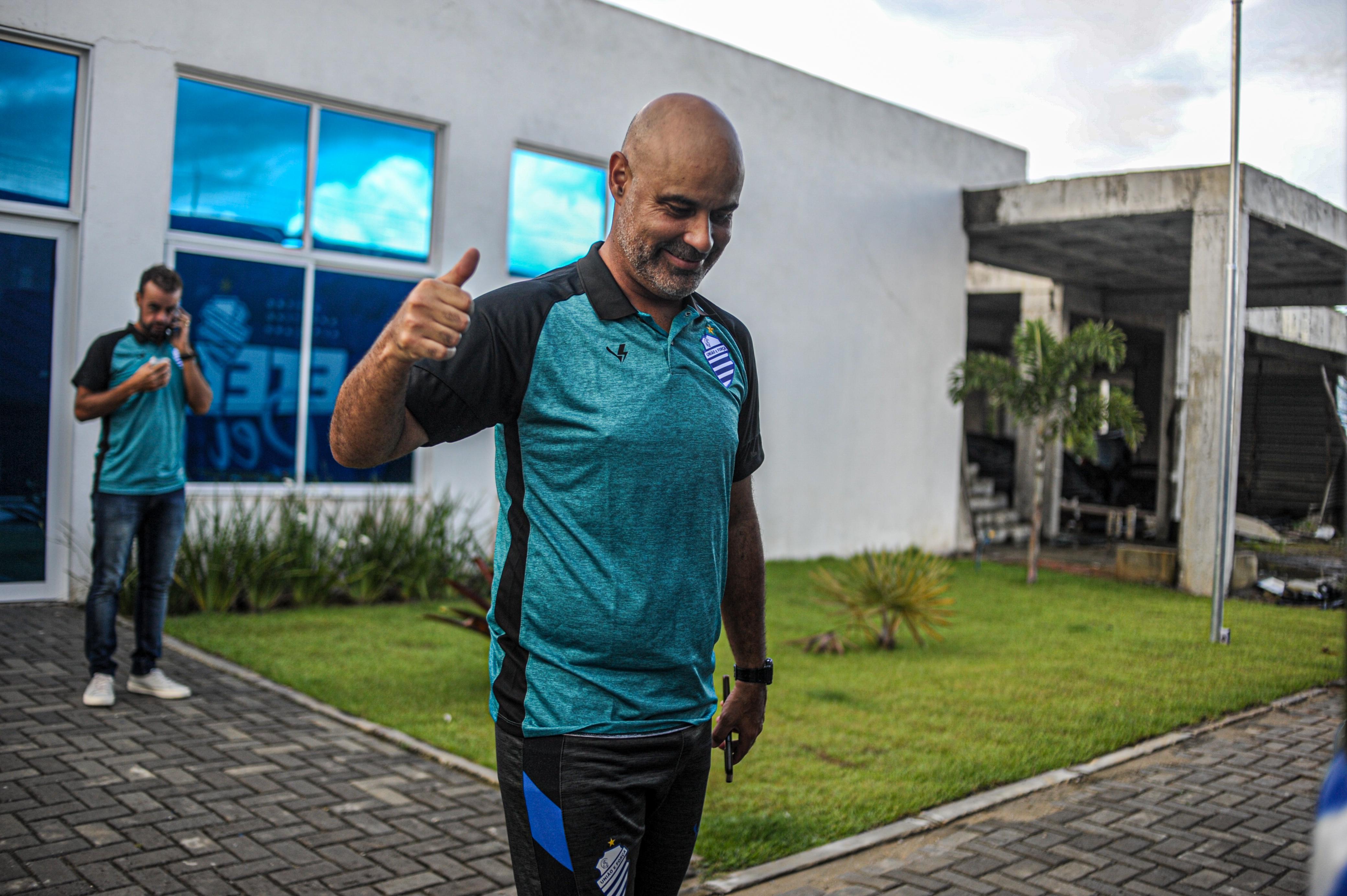 CSA: Cristian de Souza relaciona 20 jogadores para estreia na Série C