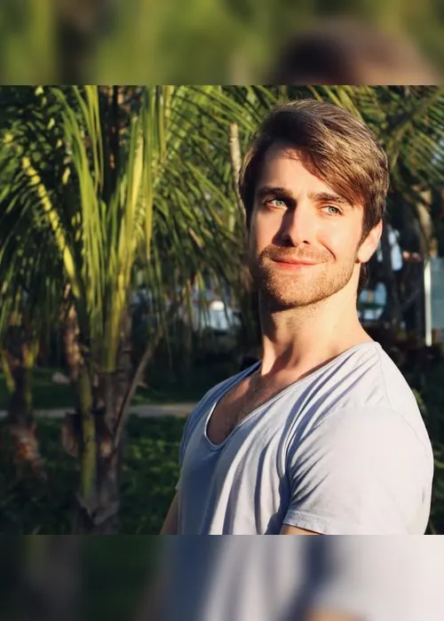 Ator Mike Heslin morre aos 30 anos; marido cita morte 'inexplicável'