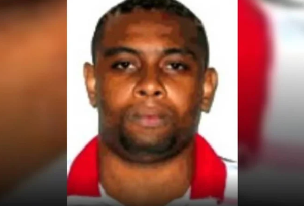 “Descontrolado”, líder do CV, usa colete e executa rivais com fuzil