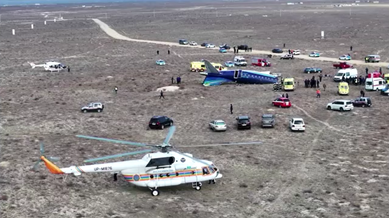 Avião que caiu no Cazaquistão desviou rota em meio a neblina