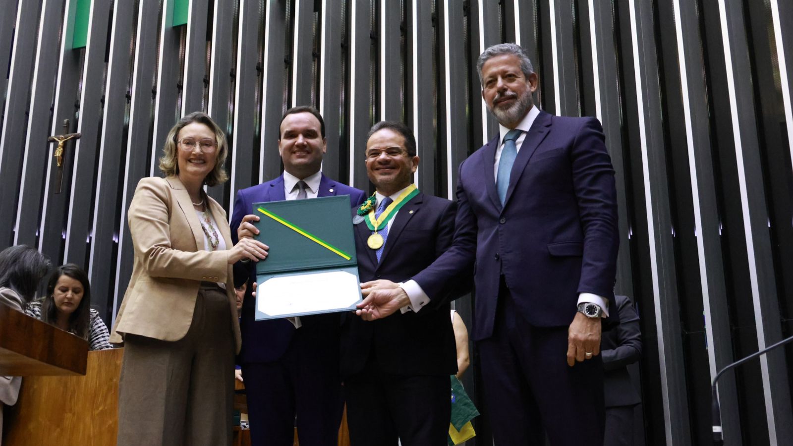 Marcelo Victor recebe uma das maiores homenagens da República