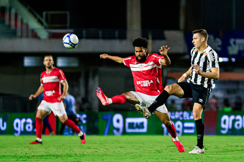 Seis jogadores do CRB podem encerrar a temporada contra o Santos