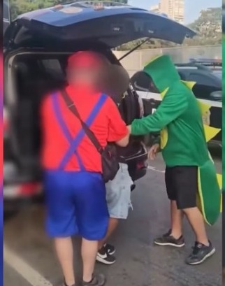 Game over: policiais fantasiados de Mario Bros prendem ladrão em bloco