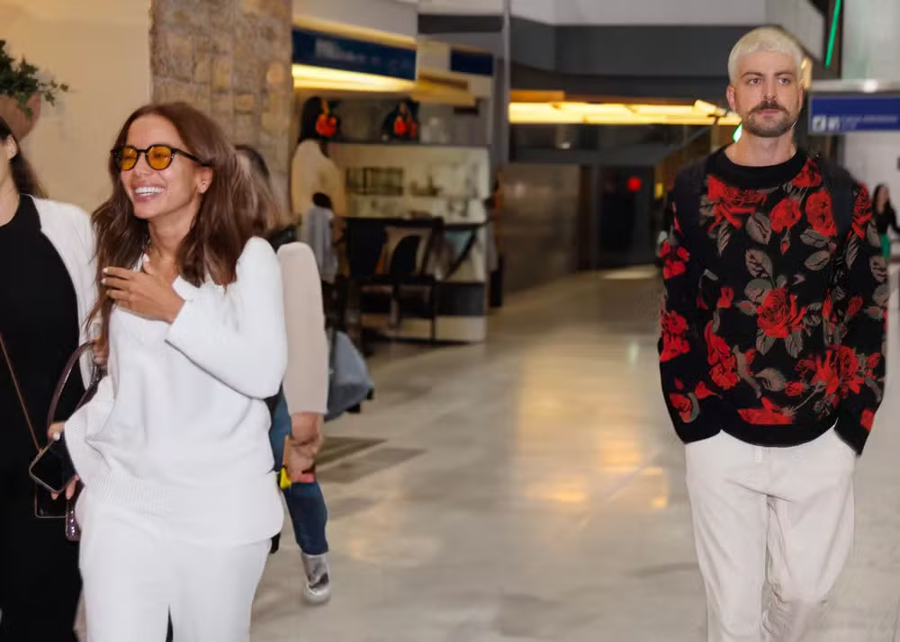 Anitta é clicada com novo namorado empresário em aeroporto de SP