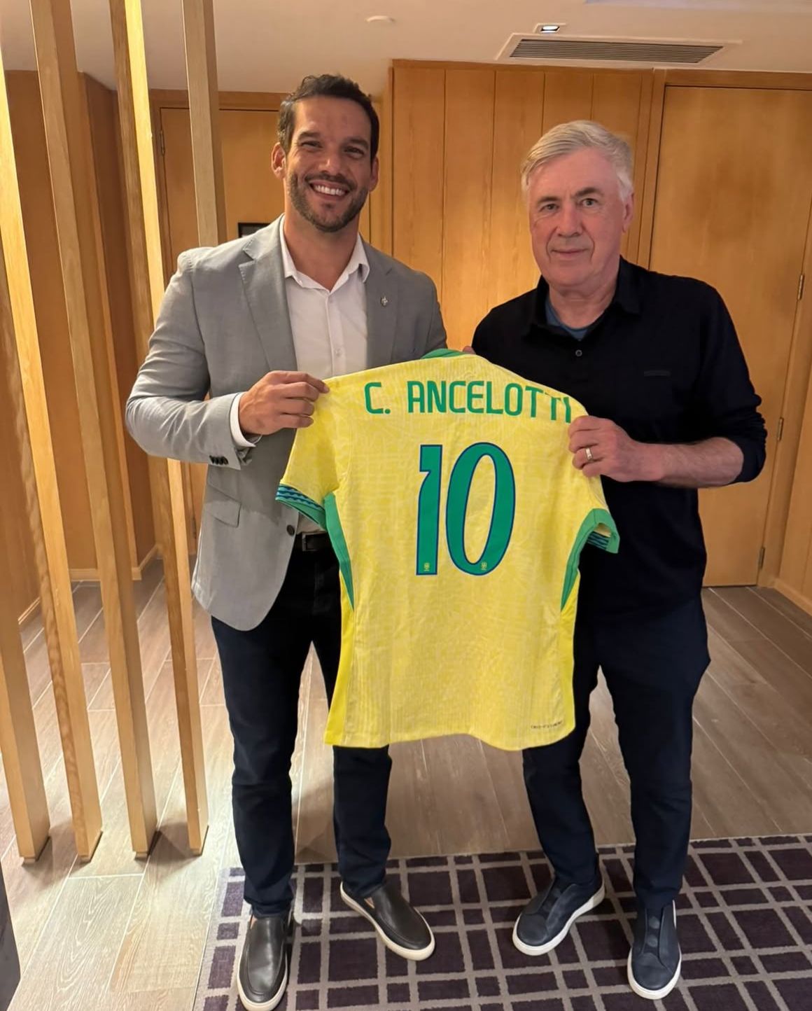 Carlo Ancelotti chega ao Brasil para assumir a Seleção