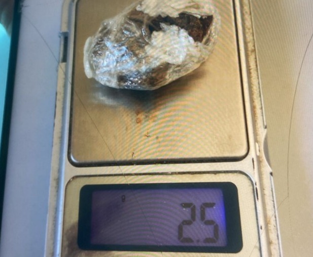 Sistema de videomonitoramento flagra jovem com maconha na orla de Maceió