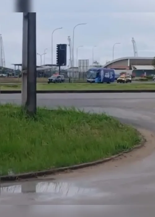 Com escolta policial e sem torcida: veja como foi a chegada do CSA a ...
