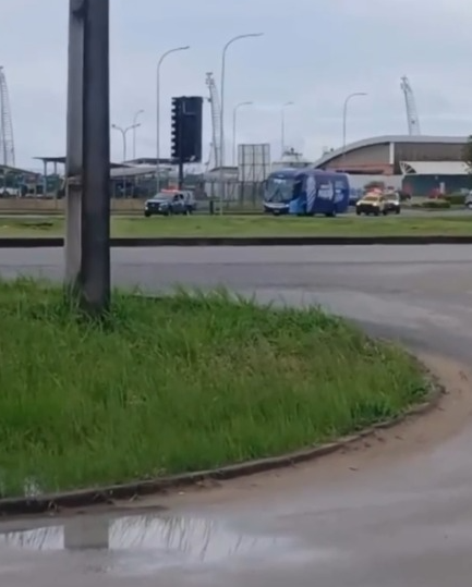 Com escolta policial e sem torcida: veja como foi a chegada do CSA a ...