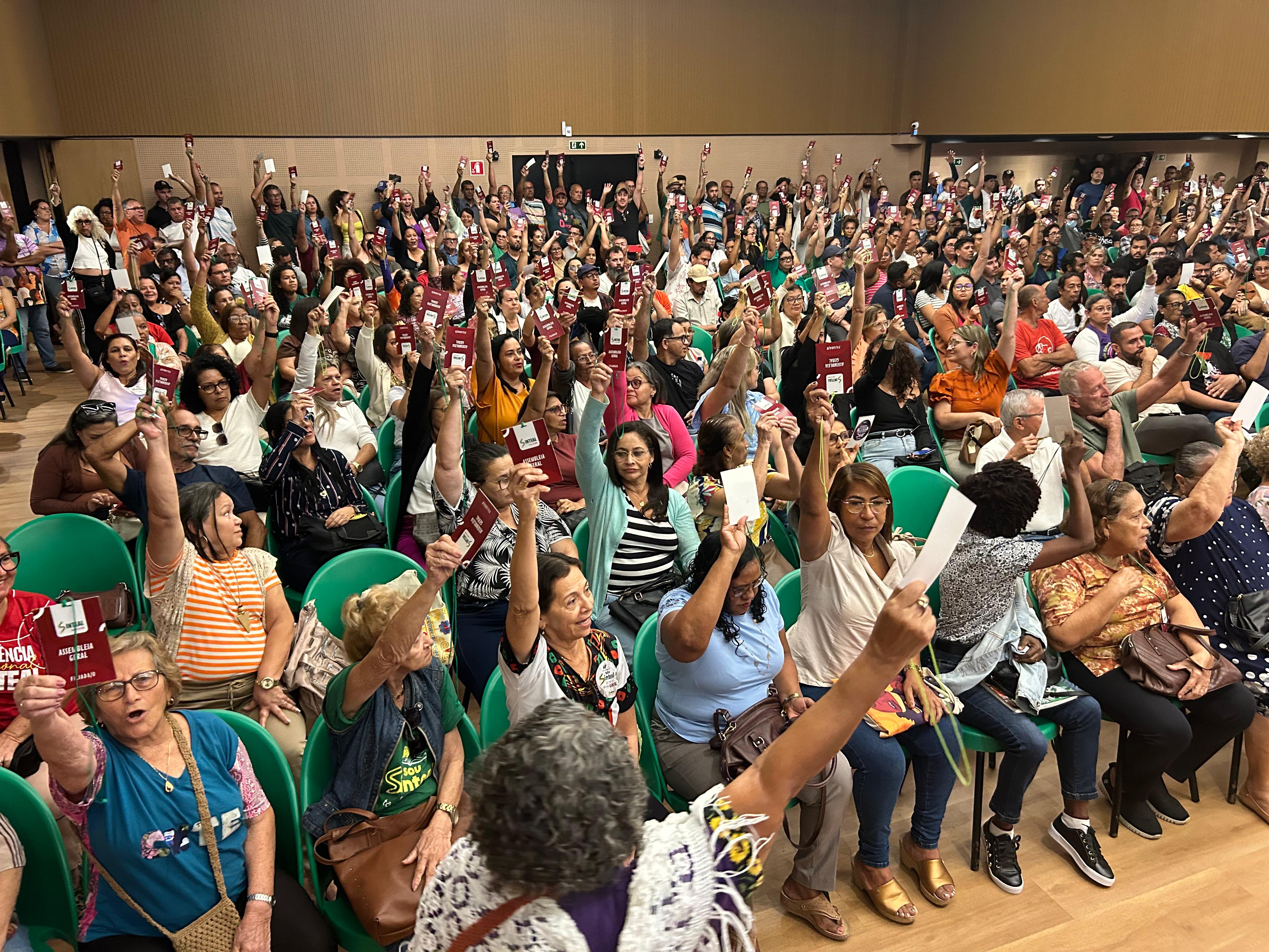 “Fico feliz de saber que segunda tem aula nas 314 escolas do Estado”