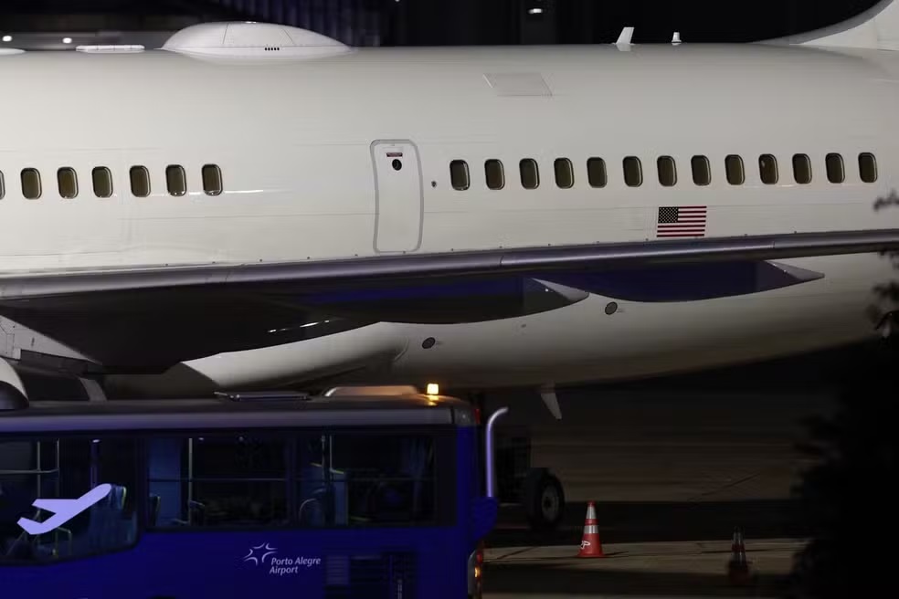 O que se sabe sobre o avião da Força Aérea americana que pousou no Brasil