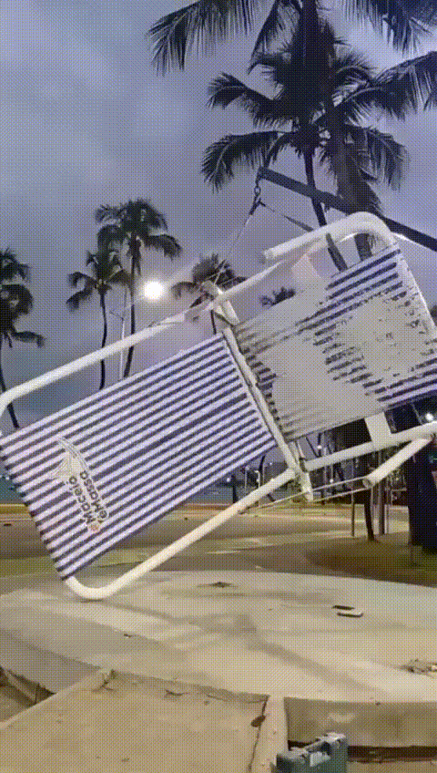 Entenda por que a cadeira gigante foi removida da orla de Maceió