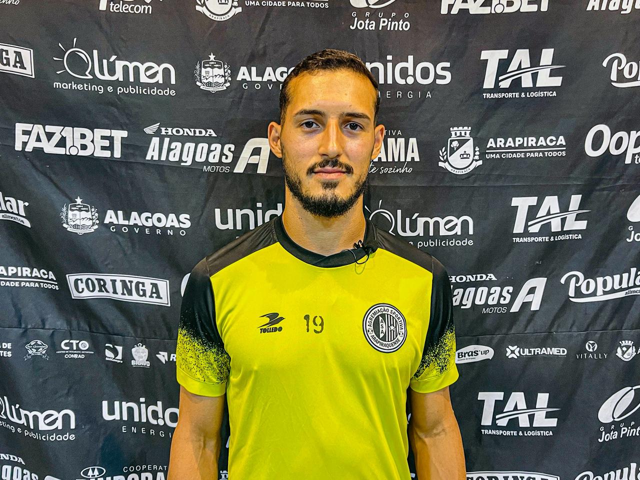 Léo destaca intensidade nos treinos e disputa pela titularidade no ASA