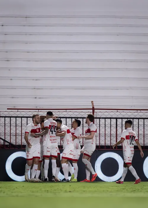Em jogo dramático, CRB cede empate ao Atlético-GO, no Antônio Accioly ...